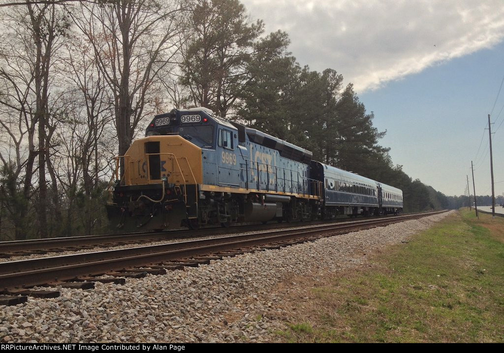 CSX GP40WH-2 9969 pauses